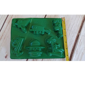 Disney | Kitchen | Phineas And Ferb Jello Jello Characters Mold ...